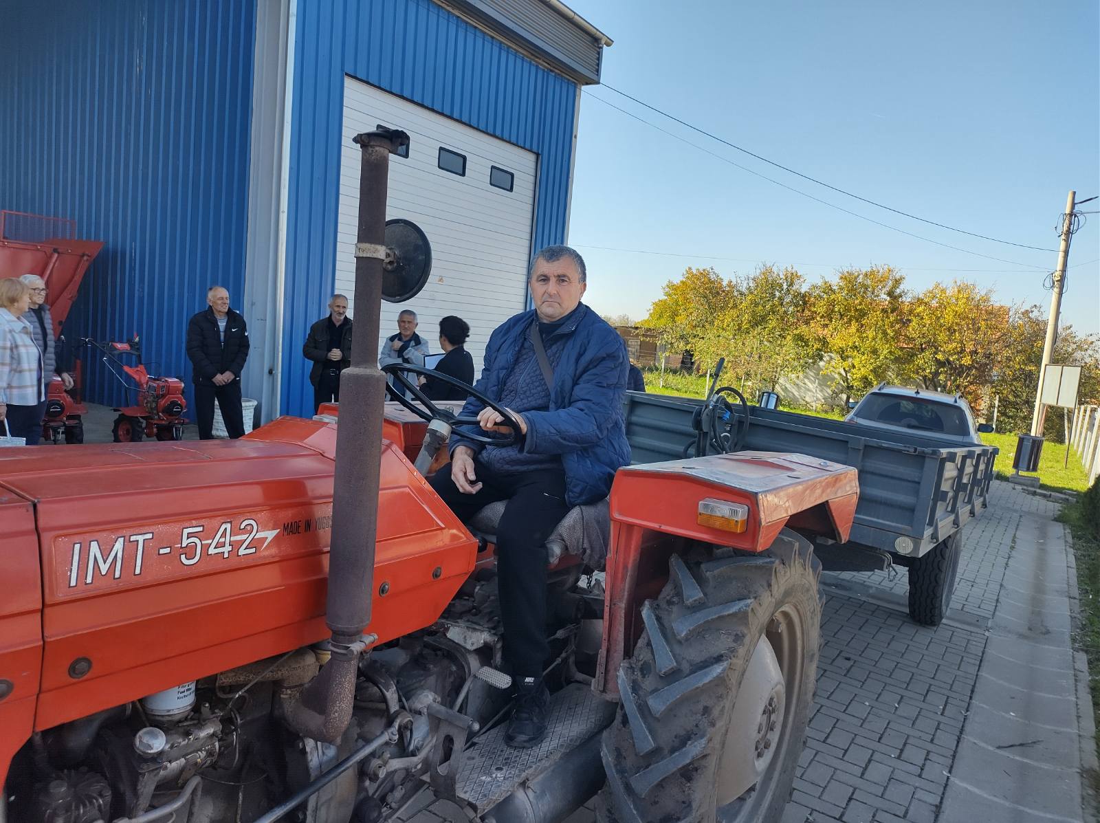 Kancelarija za KiM obezbedila poljoprivrednu mehanizaciju za šest ...