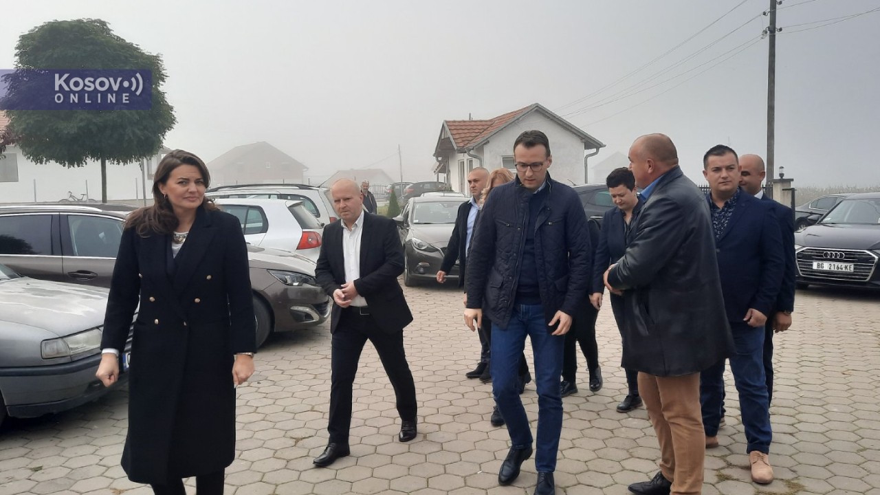 Petković u Pasjanu na liturgiji koju služi vladika Teodosije - Kosovo ...