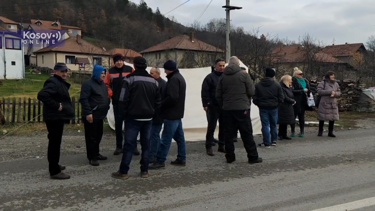 (Foto) Srbi na barikadama na severu četvrti dan, hladno je, iscrpljeni su, ali nema odustajanja ...