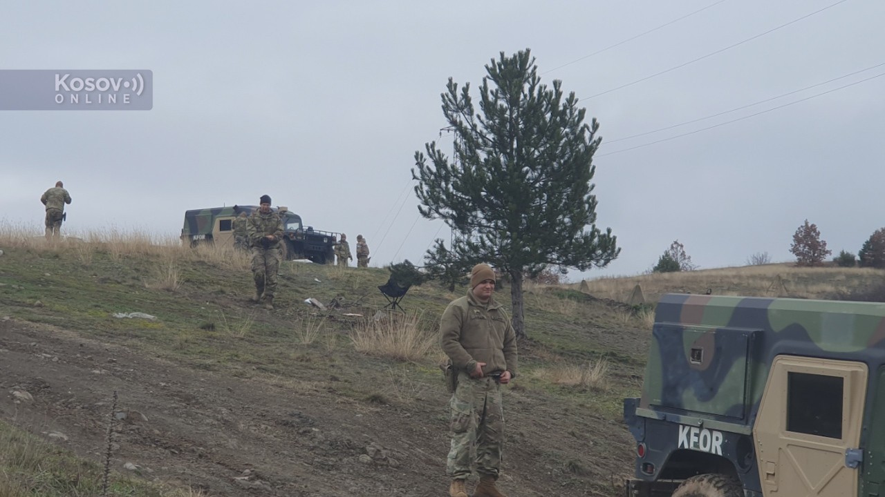 Kfor sa bodljikavom žicom na Jarinju, poslali pojačanje zbog najavljenog skupa - Kosovo Online
