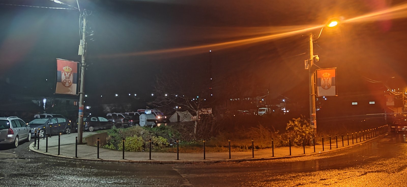 U Rudaru postavljen šator za okupljene građane - Kosovo Online