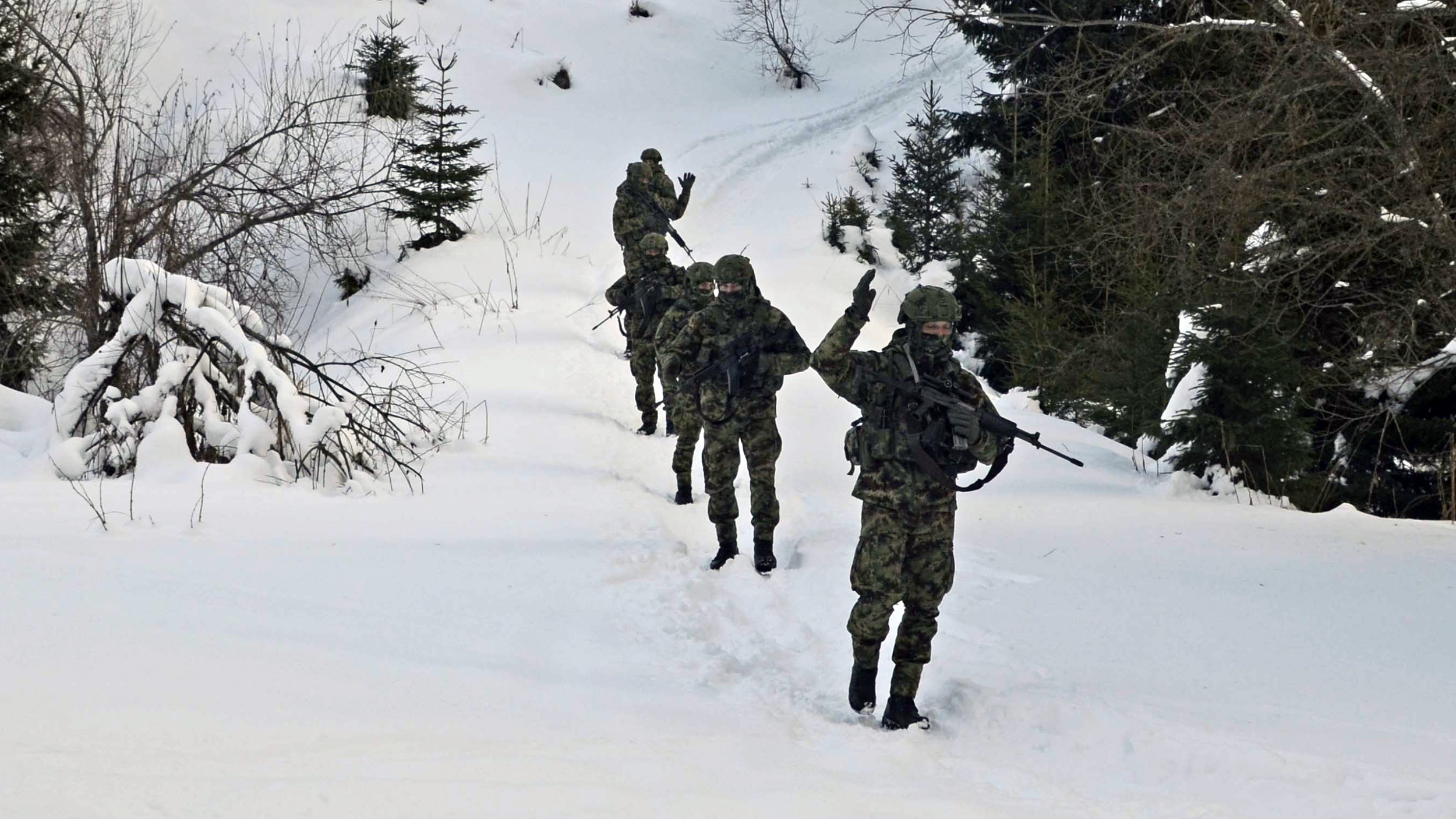 Vojska Srbije: Taktička obuka izviđača Kopnene vojske u zimskim ...