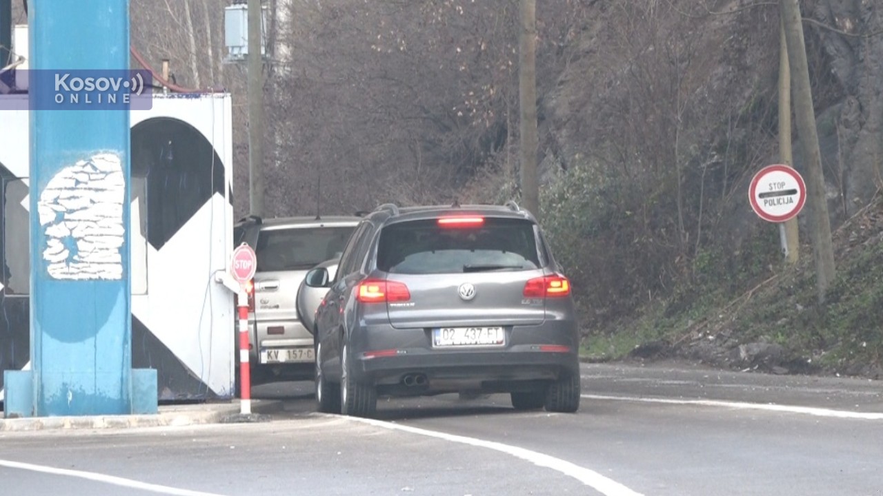 At Jarinje, the first passenger car with RKS license plates passed ...