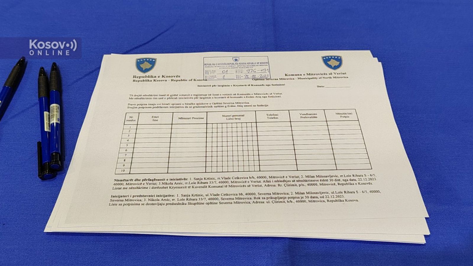 Više stotina građana čeka red da potpiše peticiju za smenu ...
