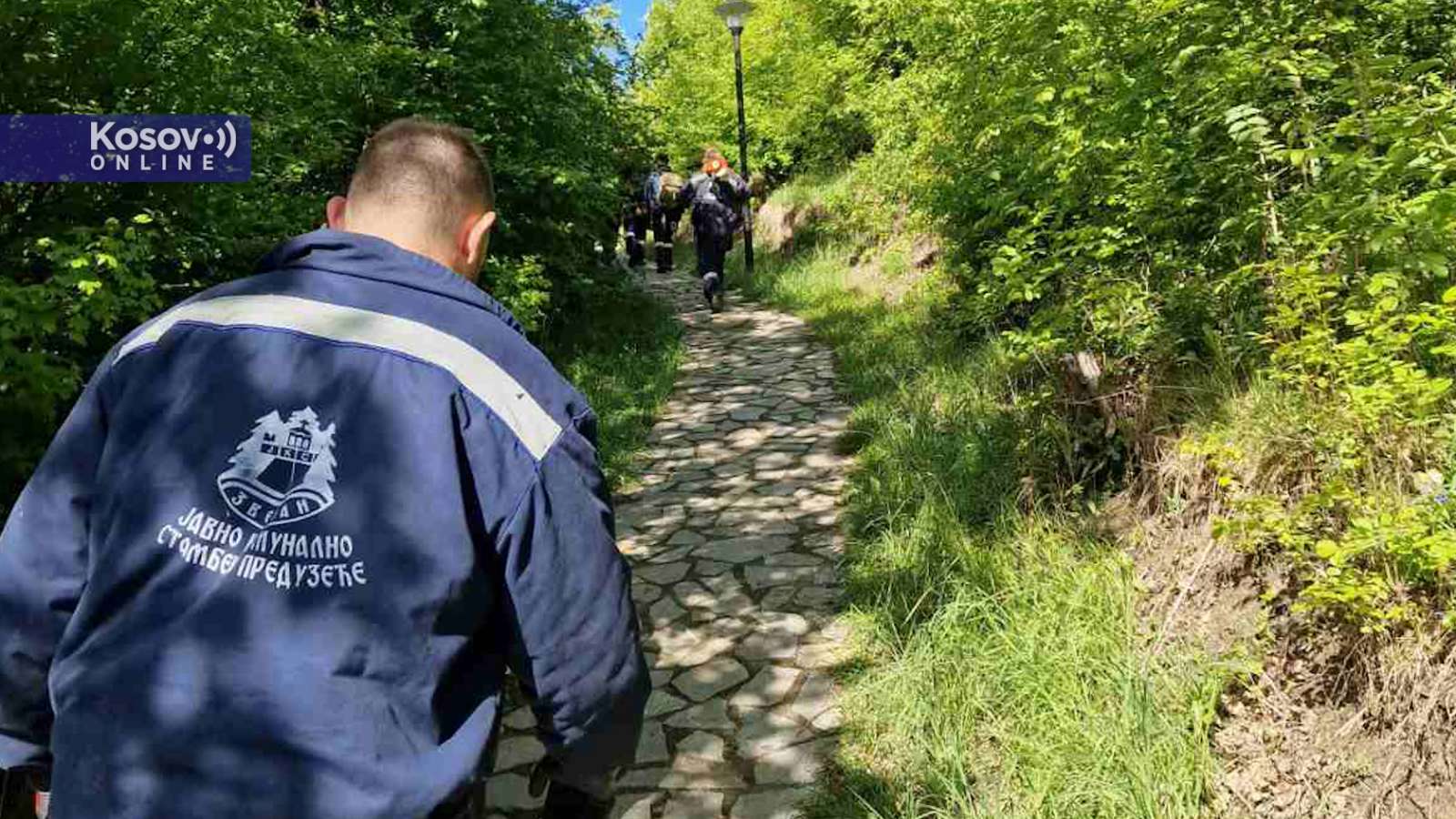 Ekipe JKSP "Zvečan" nastavljaju sa uređivanjem zelenih površina ...