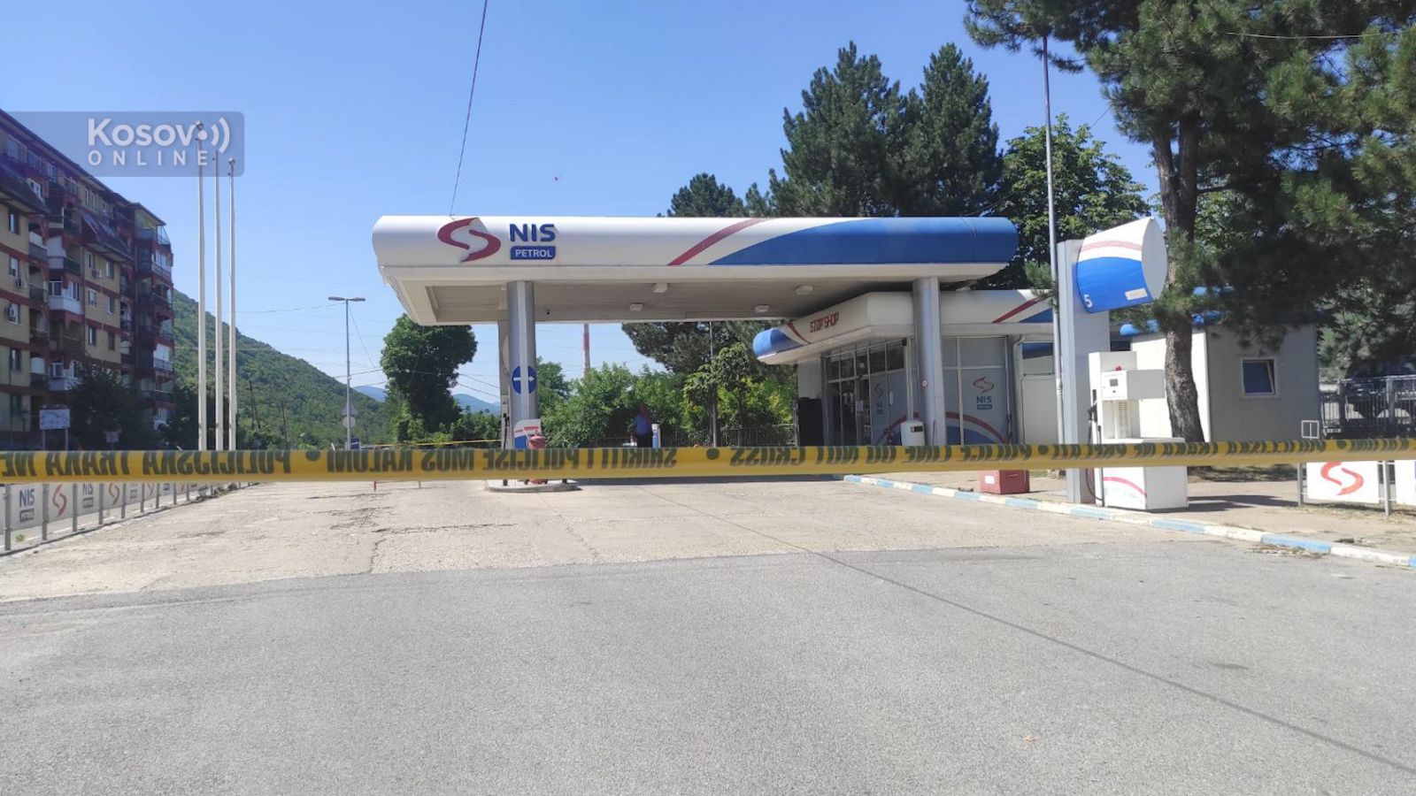 (Foto) Zatvorena benzinska pumpa “NIS Petrol” u Severnoj Mitrovici, kao ...