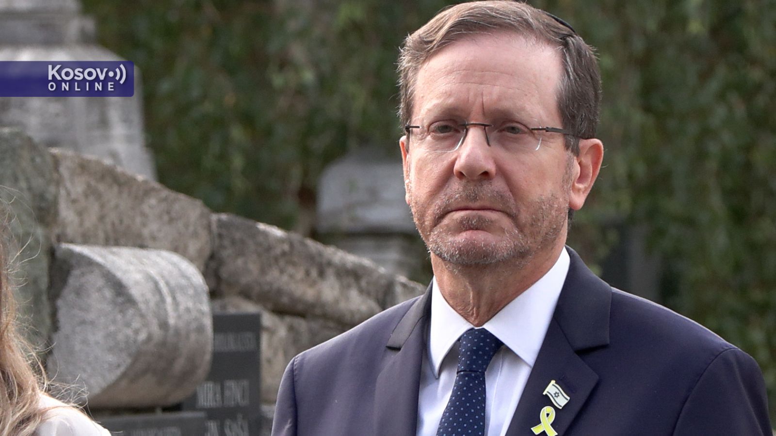 Hercog sa Đurićem posetio Jevrejsko groblje u Beogradu i odao poštu ...