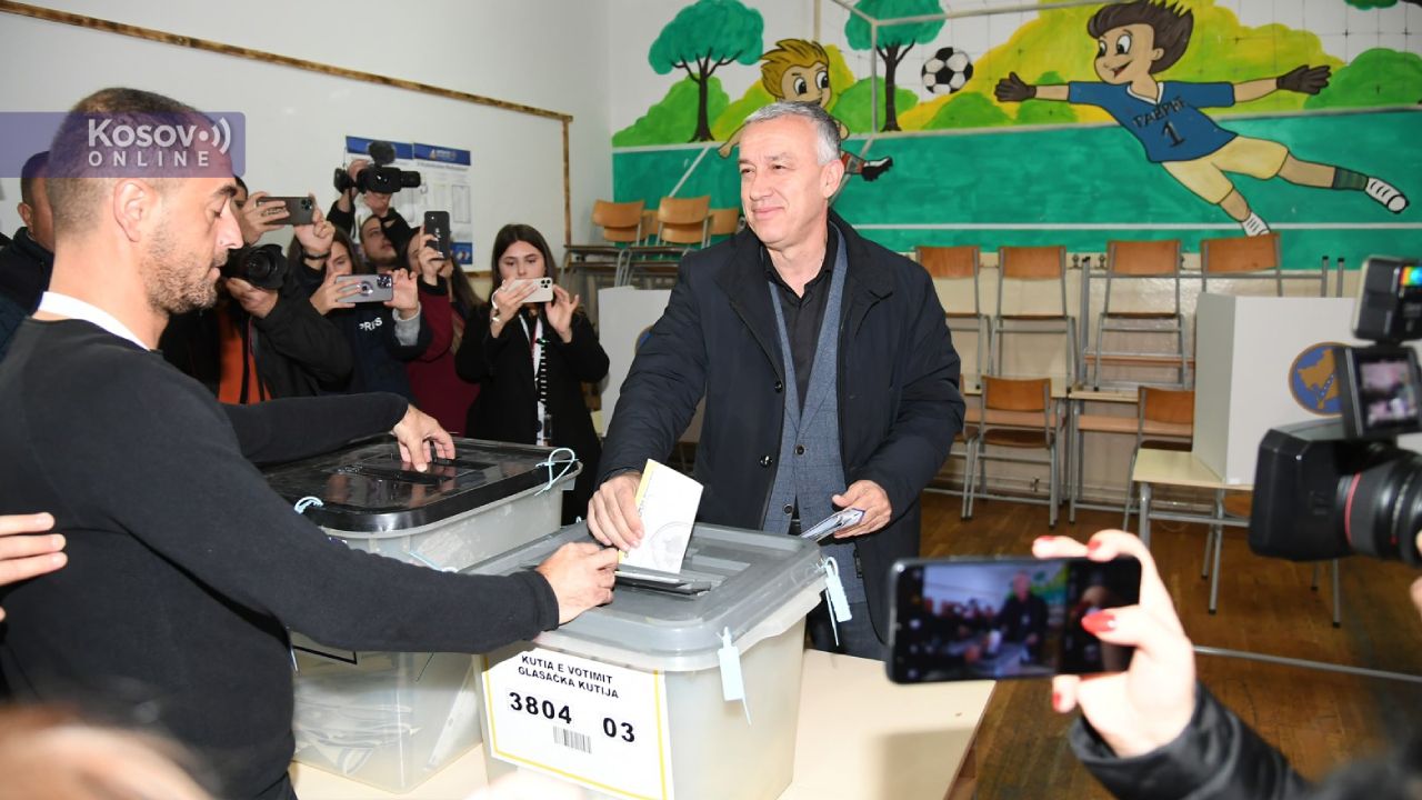 Glasao predsednik Srpske liste Zlatan Elek, gužve na biralištima u ...