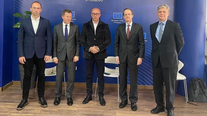 Rakić sa Frisom: Tražimo oslobađanje dvojice Srba i povlačanje ...