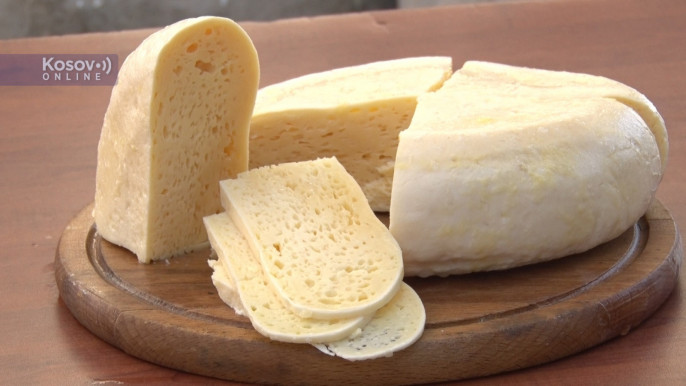 Šarski sir "dragulj" Sirinićke župe, porodica Petković pravi ga po tradicionalnoj recepturi ...