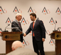 Hasani stigao na Kosovo, na prelazu Morina dočekala ga Gervala - Kosovo ...