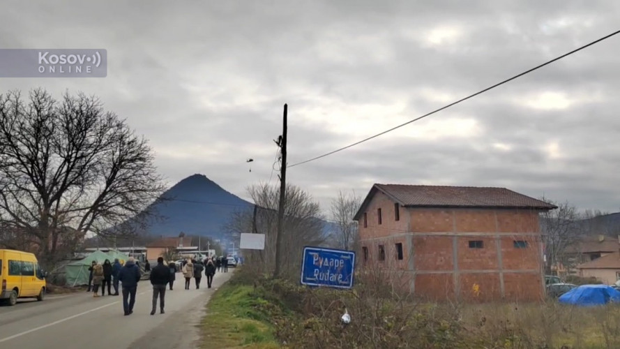 Helikopter Kfora iznad barikade na Rudaru, otišao u pravcu Jarinja ...