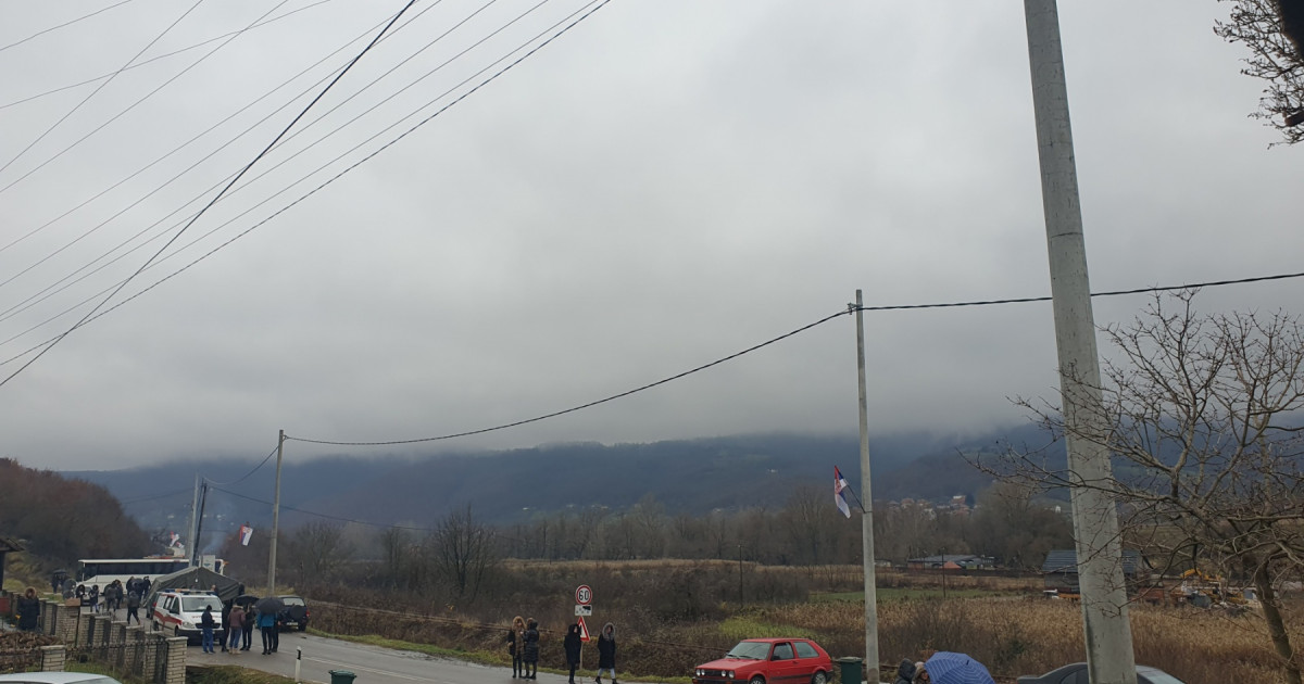 It is calm at the barricades in Ibarska Slatina and Lesak, KFOR is ...