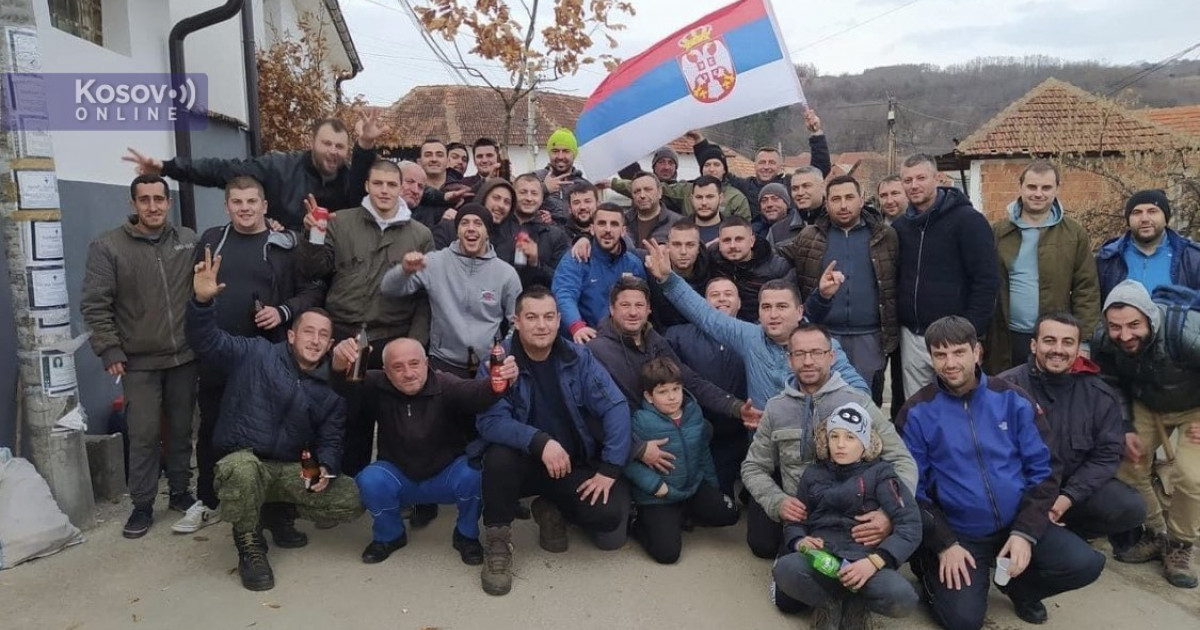 Meštani Gornjeg Kusca organizovano u seču badnjaka - Kosovo Online