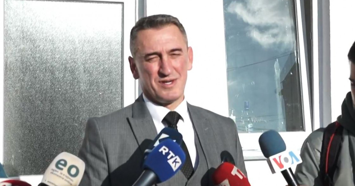 Rašić zapošljava sekretarice koje su spremne da "fizički opterete kičmu ...