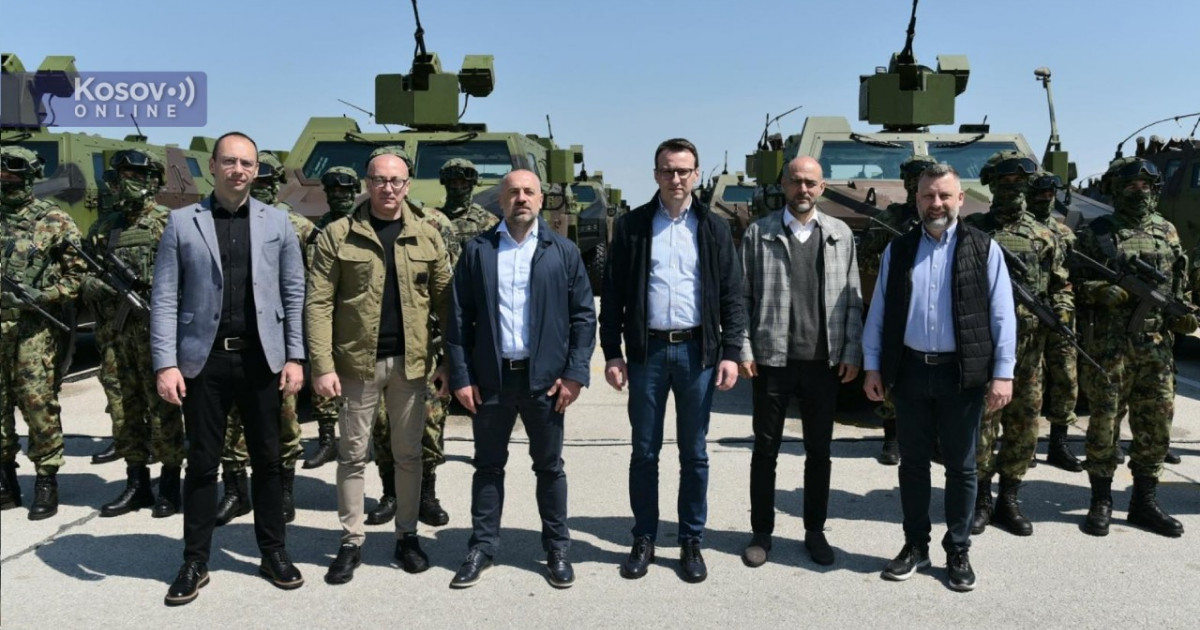 (Video) Petković sa Radoičićem, Rakićem i ostalim liderima Srba s Kosova na vojnom spektaklu u ...