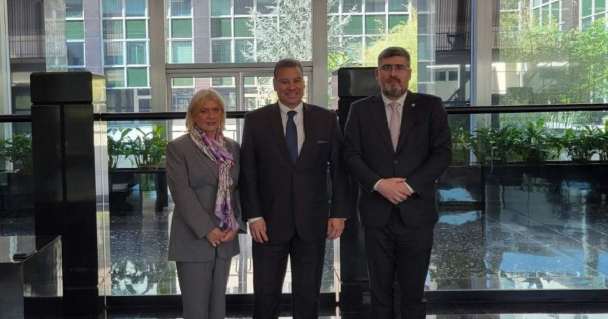 Starovic in Washington with Escobar and representatives of the State ...