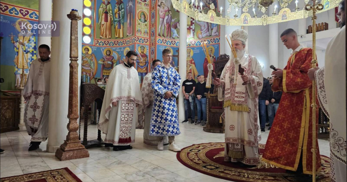Vladika Teodosije služio liturgiju povodom Pedesetnice u Leposaviću ...