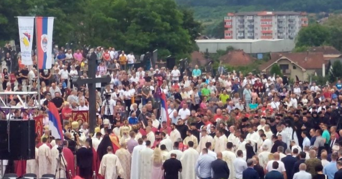 Patrijarh Porfirije u Bratuncu: Srbi s Kosova se mole za vas, kao i vi ...