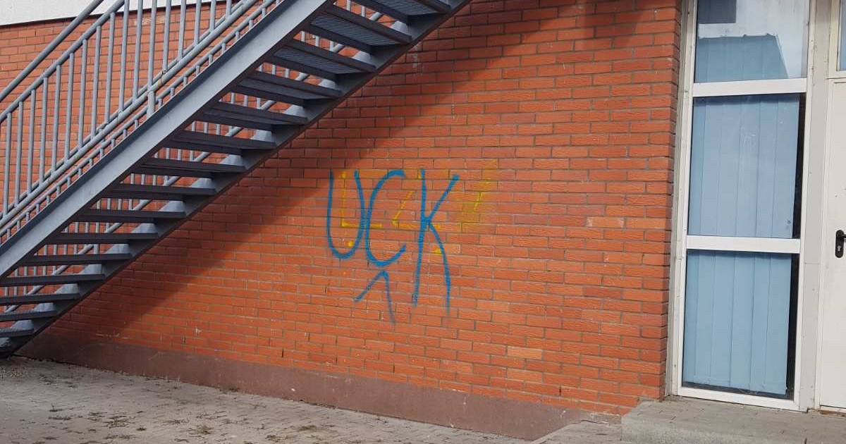 Office for Kosovo and Metohija: Graffiti on the school in Klokot is ...
