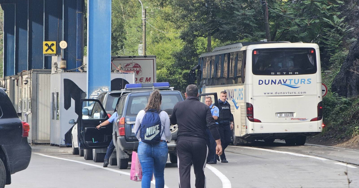 Pilgrims from the Banjska Monastery passed through Jarinje and headed ...
