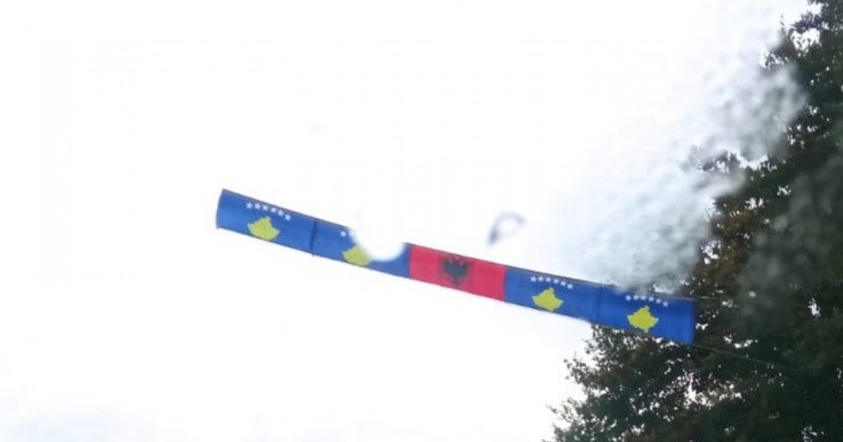 Kod Brnjaka osvanule zastave Kosova i Albanije - Kosovo Online
