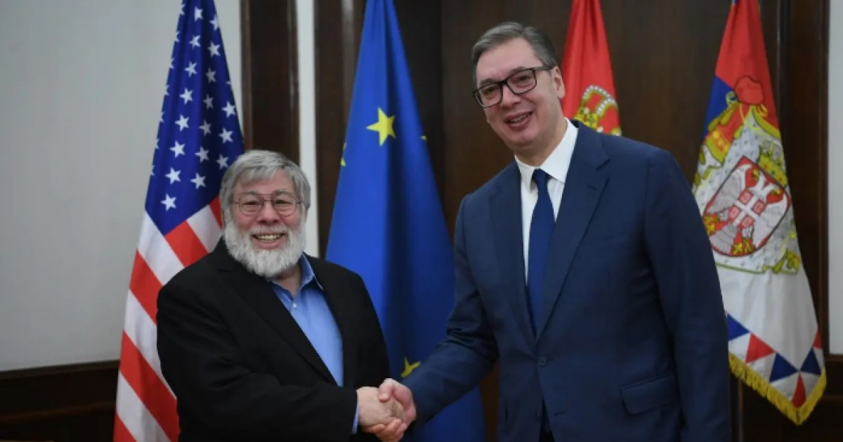 Vučić suosnivaču Epla uručio srpski pasoš - Kosovo Online