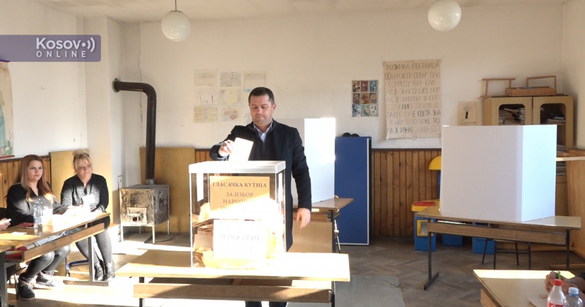 Todić glasao na biračkom mestu u Raški - Kosovo Online