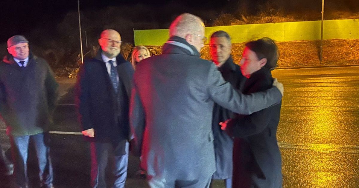 Hasani stigao na Kosovo, na prelazu Morina dočekala ga Gervala - Kosovo ...