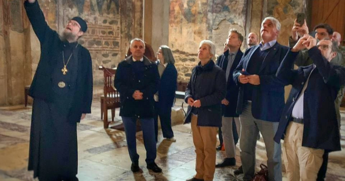 Delegacija Bundestaga posetila manastir Visoki Dečani - Kosovo Online