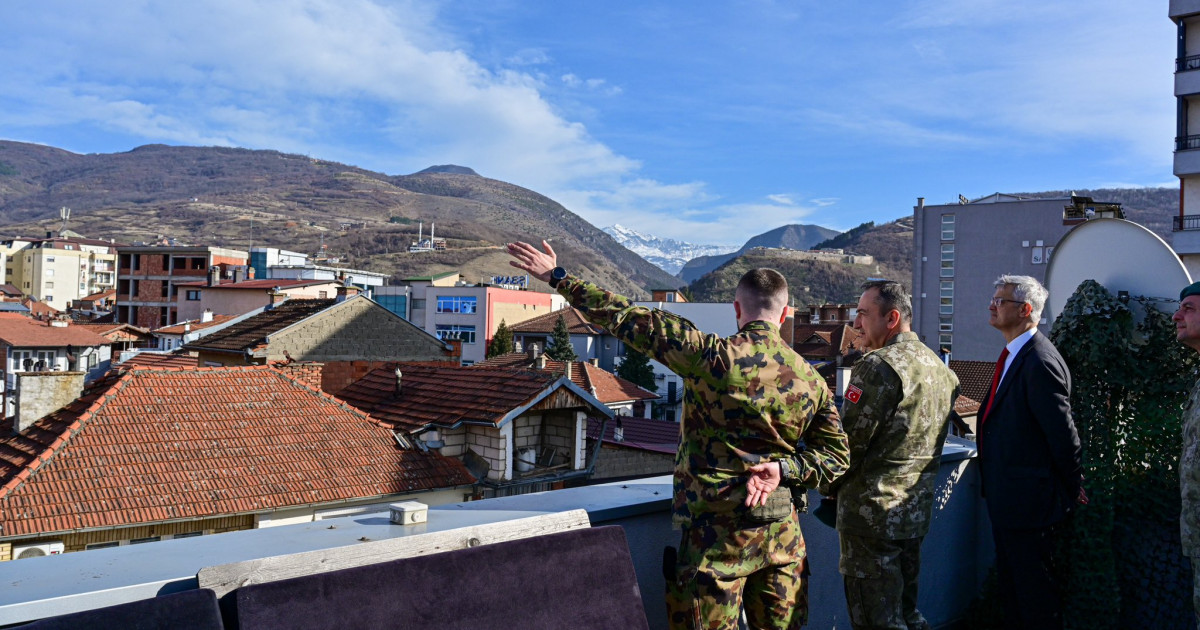 Komandant Kfora obišao Mamušu i Prizren - Kosovo Online