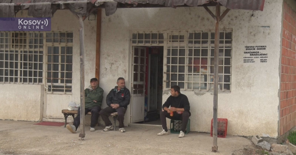 Residents of Klokot and Partes: The dinar ban decision has made our ...