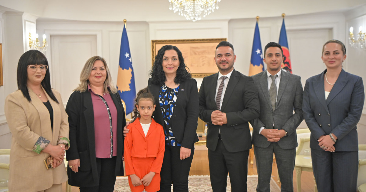 Osmani sa delegacijom romske zajednice: Hvala na doprinosu našem ... Osmani sa delegacijom romske zajednice: Hvala na doprinosu našem ...