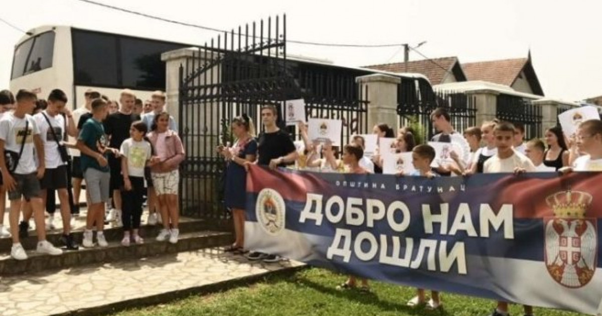 Deca sa Kosova stigla u Bratunac, Nešić: Vi ste junaci srpskog naroda ...