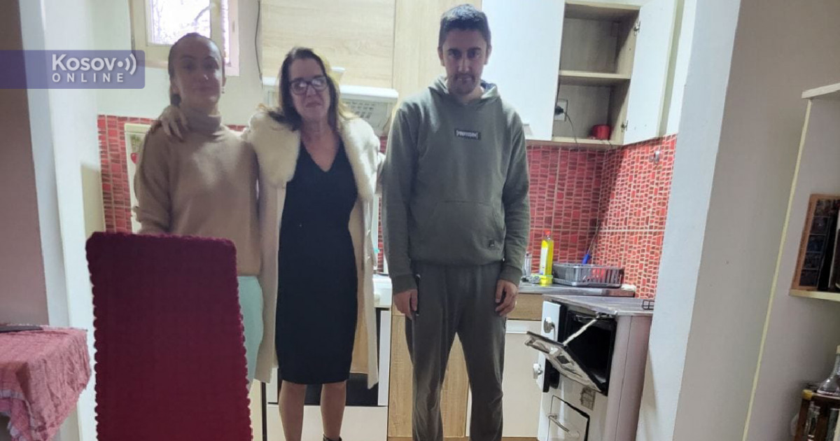 Predstavnici PO Zubin Potok obišli porodice Dimović - Kosovo Online