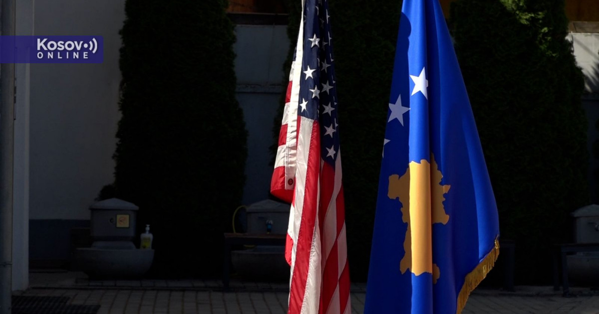 (Foto) Podignuta zastava SAD u dvorištu džamije u Prištini - Kosovo Online