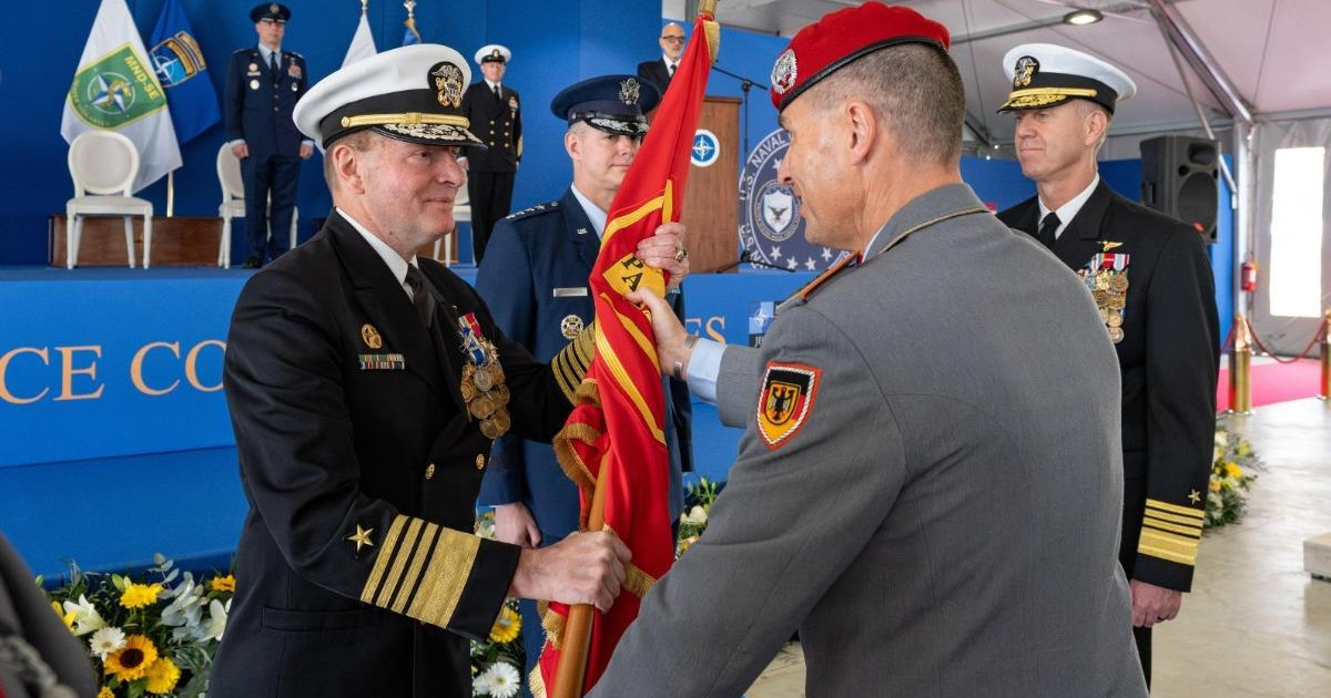 Admiral Džordž Vikof preuzeo komandu združenih snaga Natoa u Napulju ...