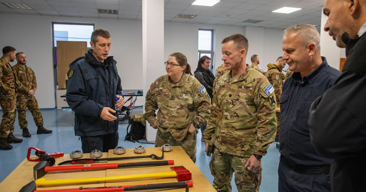 Kfor donirao vatrogasnu opremu Vatrogasnoj službi opštine Priština - Kosovo Online